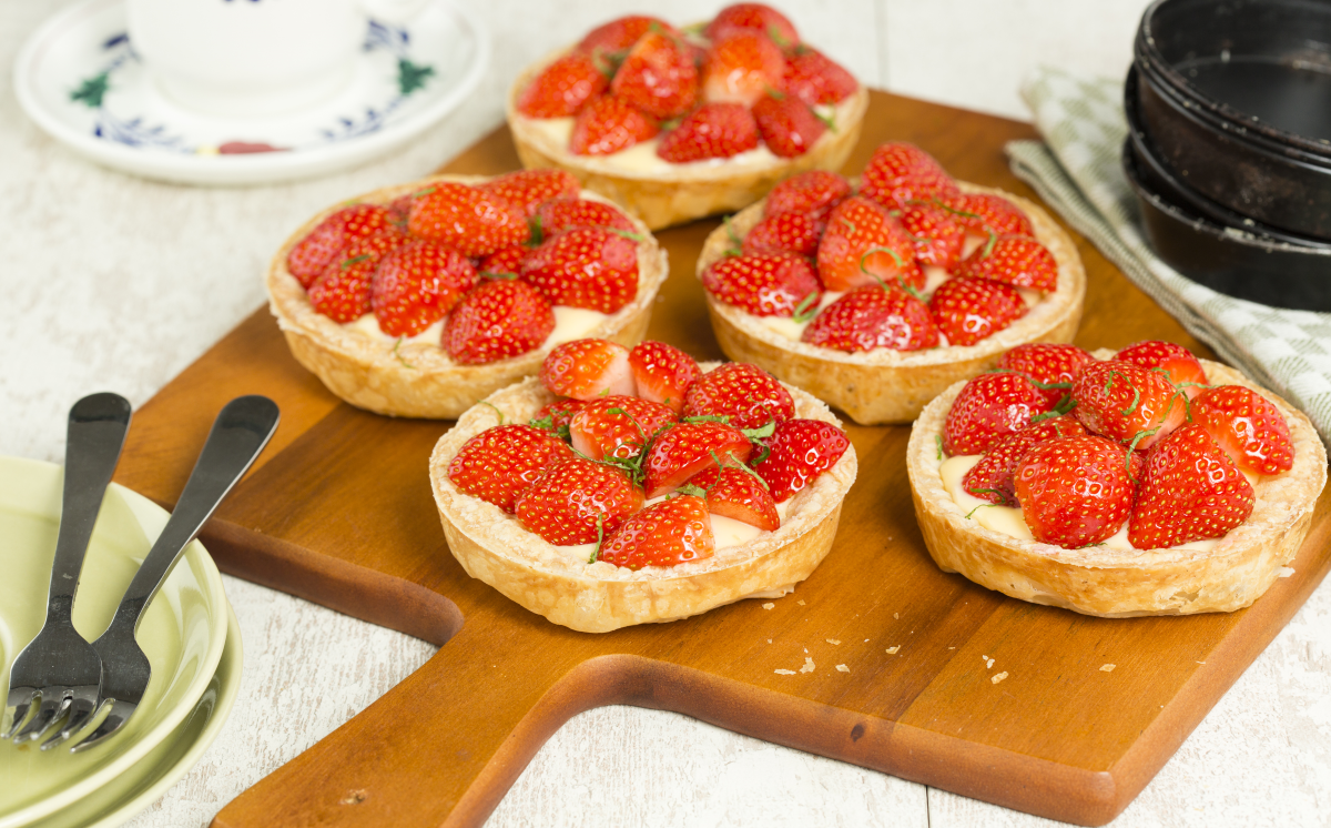 Knakworst in bladerdeeg - Recept - Koopmans.com
