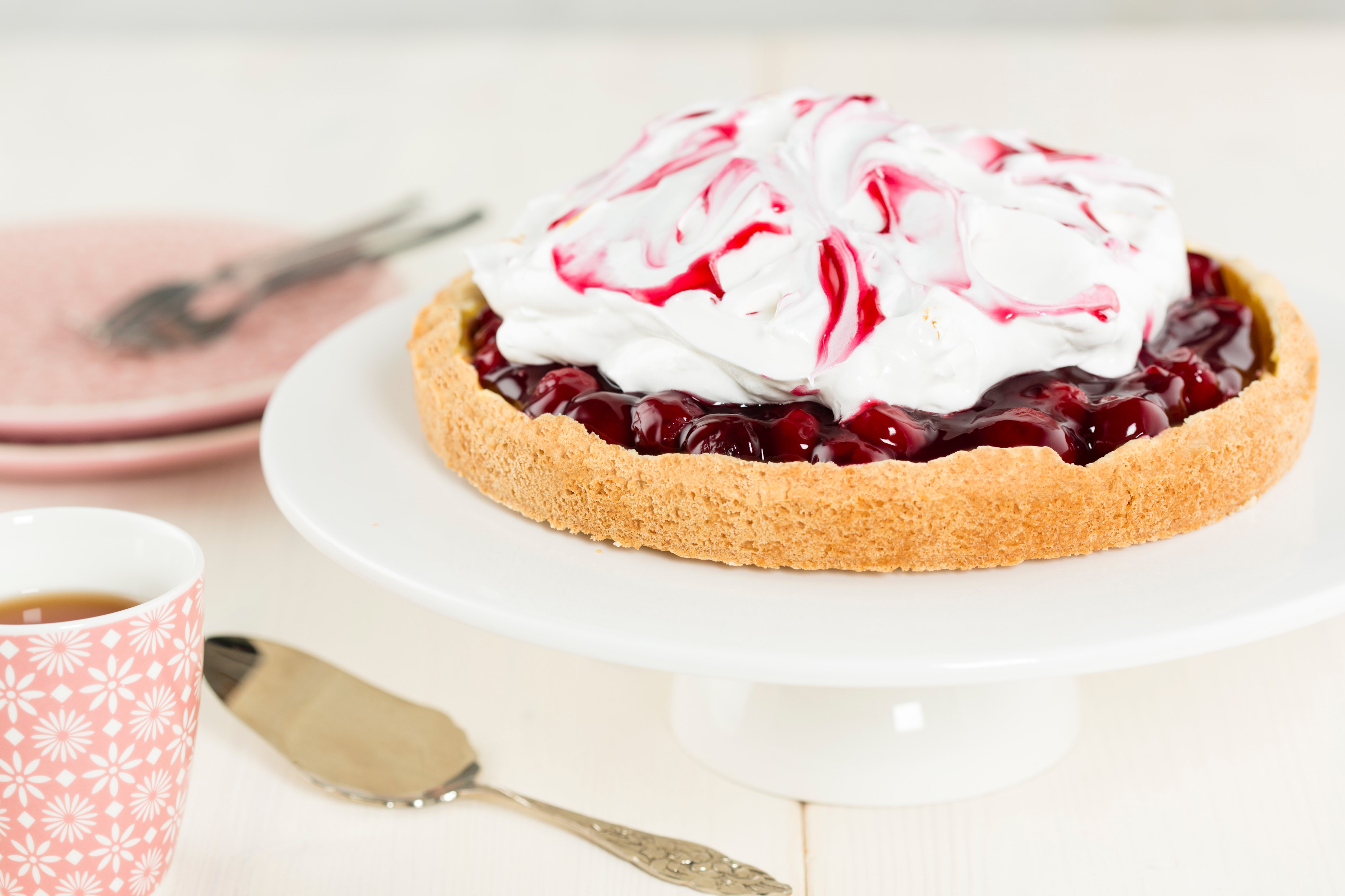 Kersenvlaai met schuim - Recept - Koopmans.com