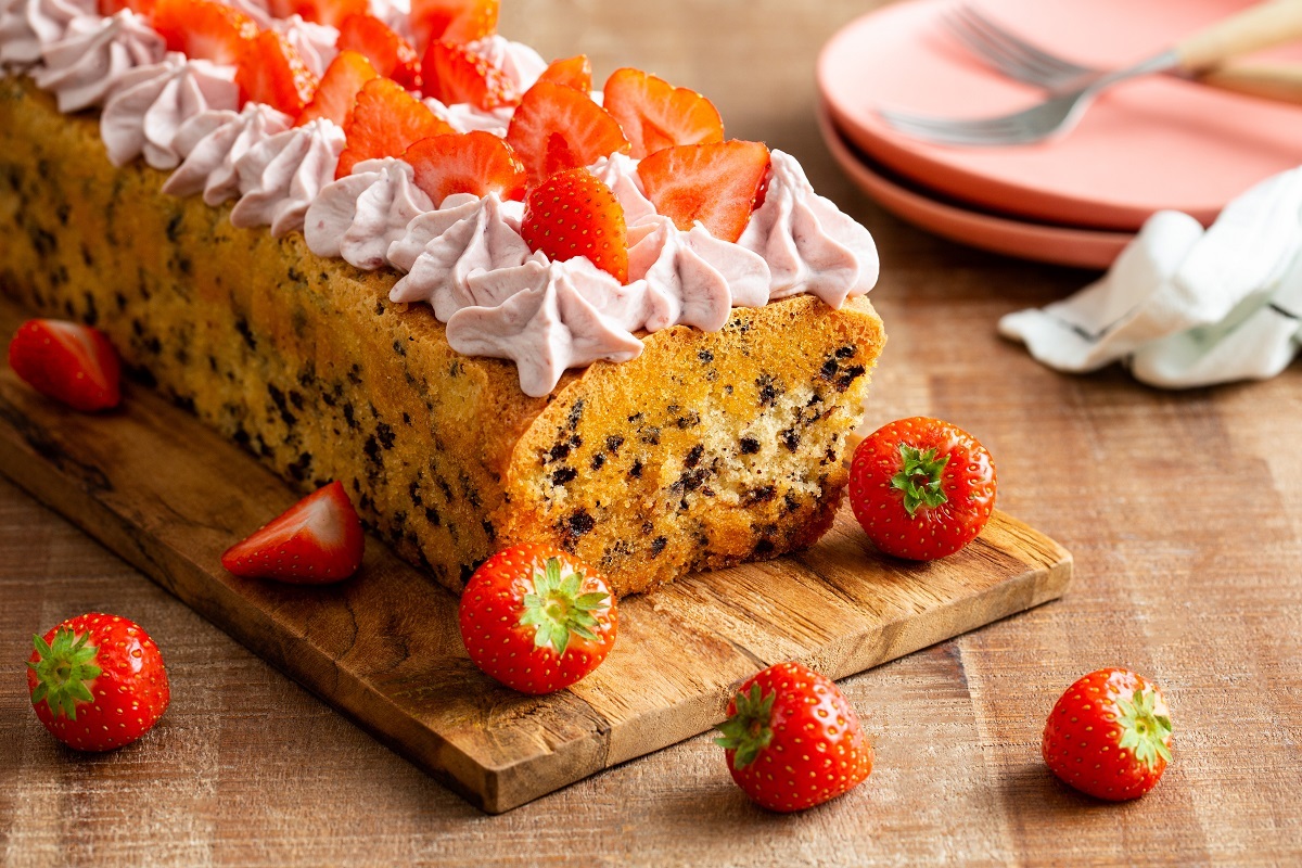 Stracciatella aardbeiencake recept - Koopmans.com