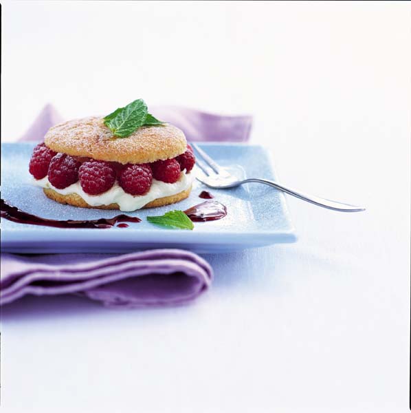 Recept: toetje van cake met frambozen en roomkaas - Koopmans.com