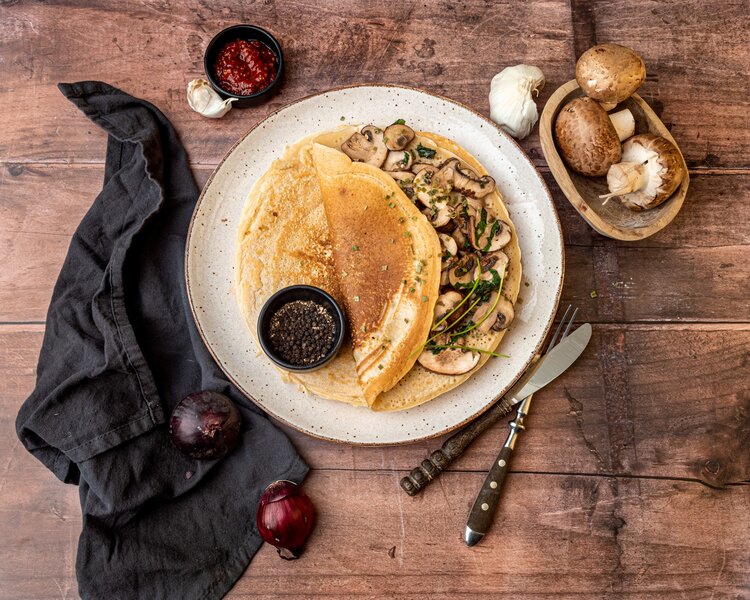 Recept: Hartige pannenkoeken met knoflookchampignons - Koopmans.com